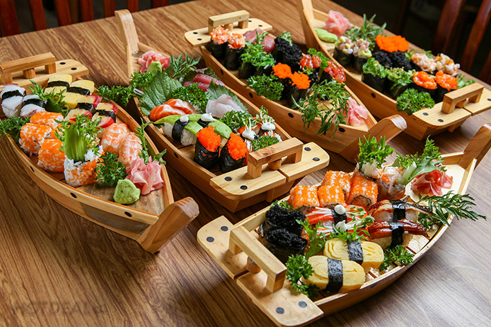 THUYỀN SASHIMI, SUSHI 12 MÓN DÀNH CHO 02 NGƯỜI - SUSHI HOUSE