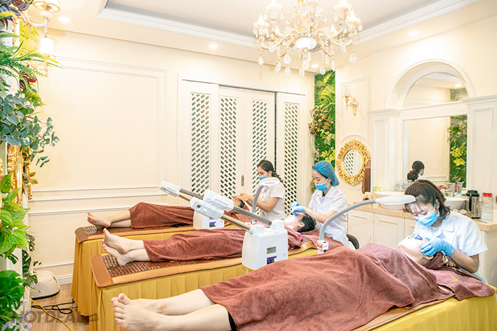 Trị Mụn Chuẩn Y Khoa Hiệu Quả 100% Điện Di Tính Chất Căng Bóng Làn Da - Dr Lumina Spa Clinic